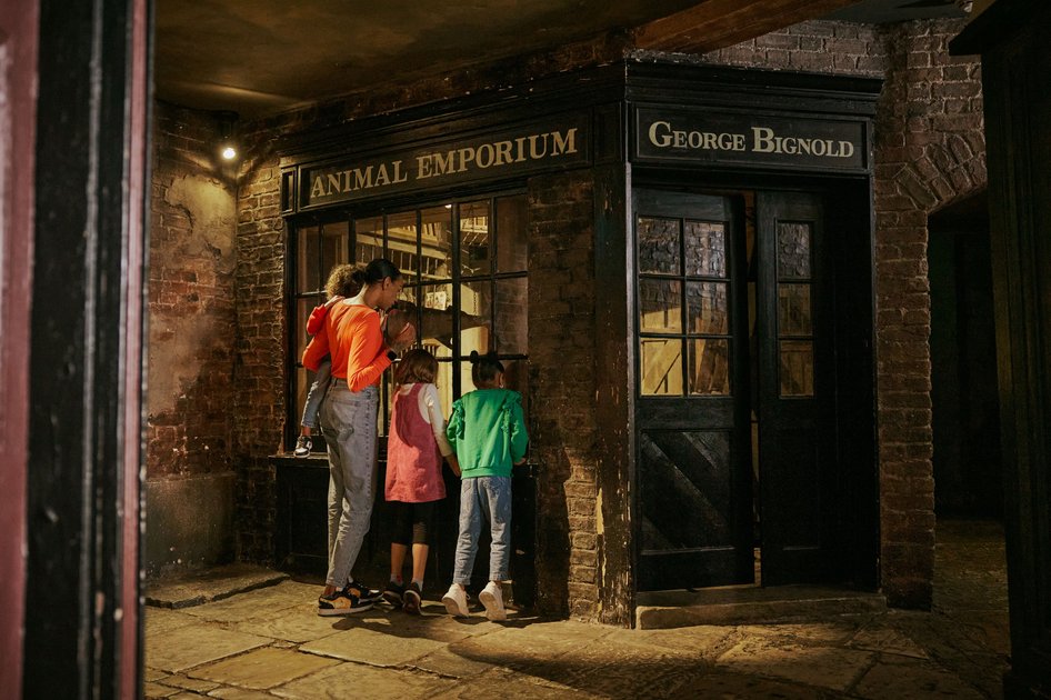 Mudlarks family gallery | London Museum